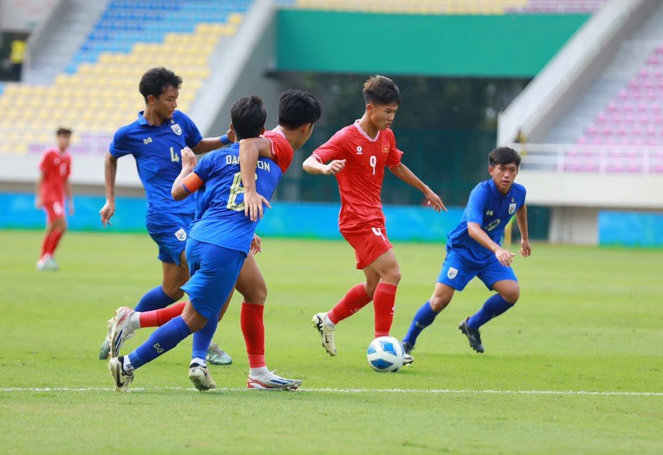 U16 Vietnam falls to U16 Thailand in ASEAN U16 boys' championship 2024 Semifinals - VIETNAM ...