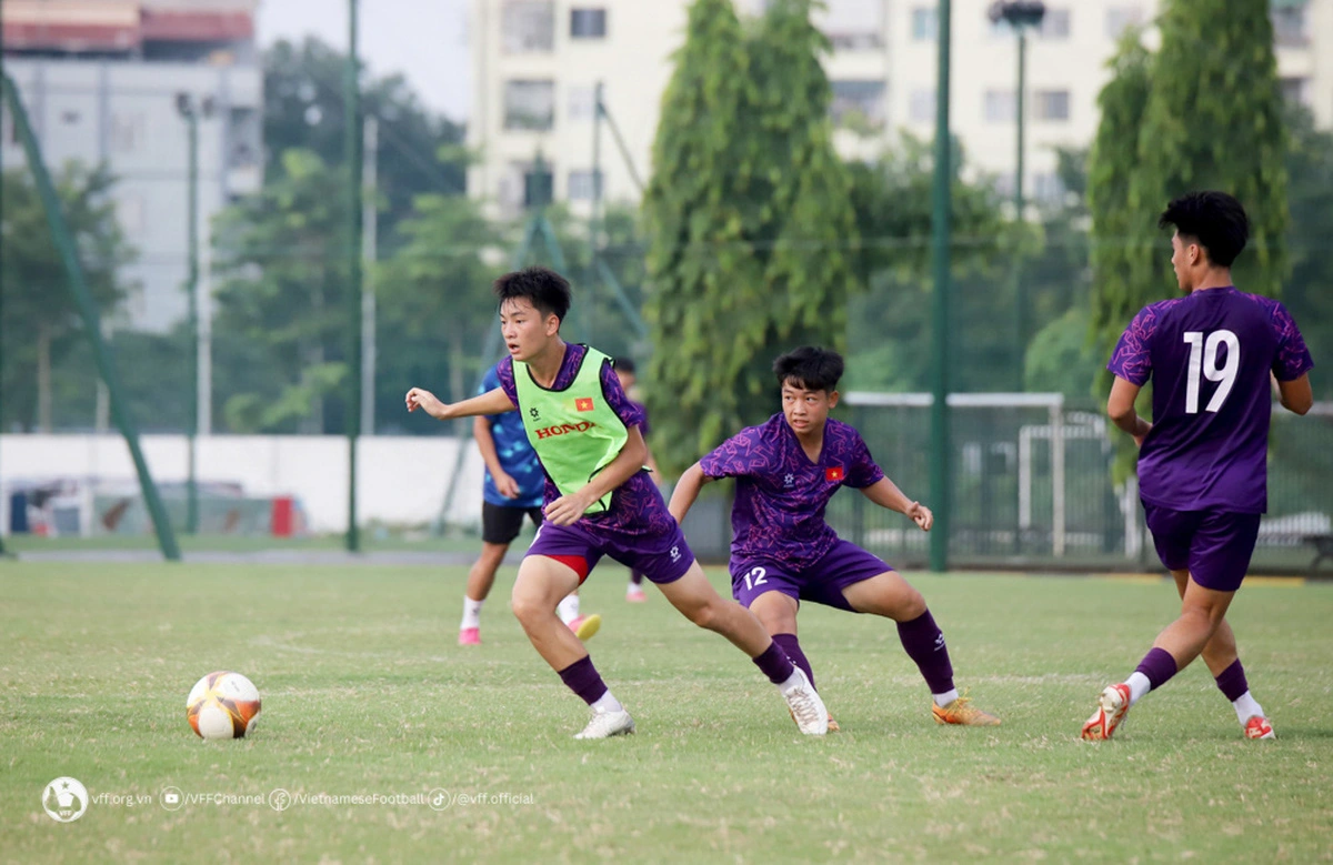 U16 Vietnam heads to China for quality friendly tournament ahead of 2025 AFC U17 Asian Cup ...