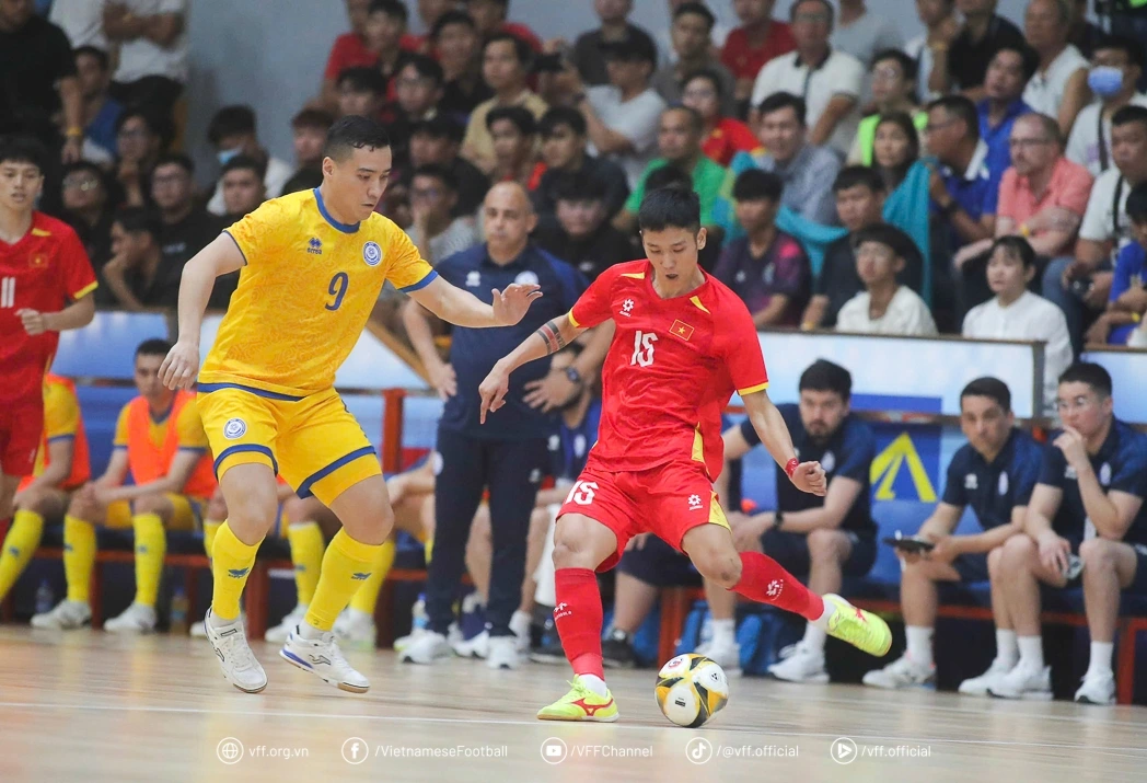Vietnam futsal team battles Kazakhstan to 2-2 draw in second friendly ...